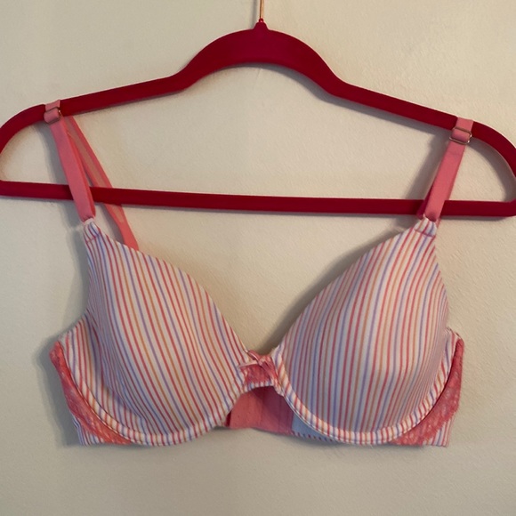 Maidenform | Intimates & Sleepwear | Maidenform Bra W Vertical Stripes ...